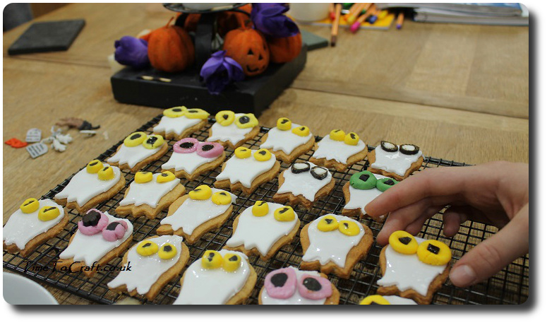 Boo! Ghost biscuits - Time To Craft