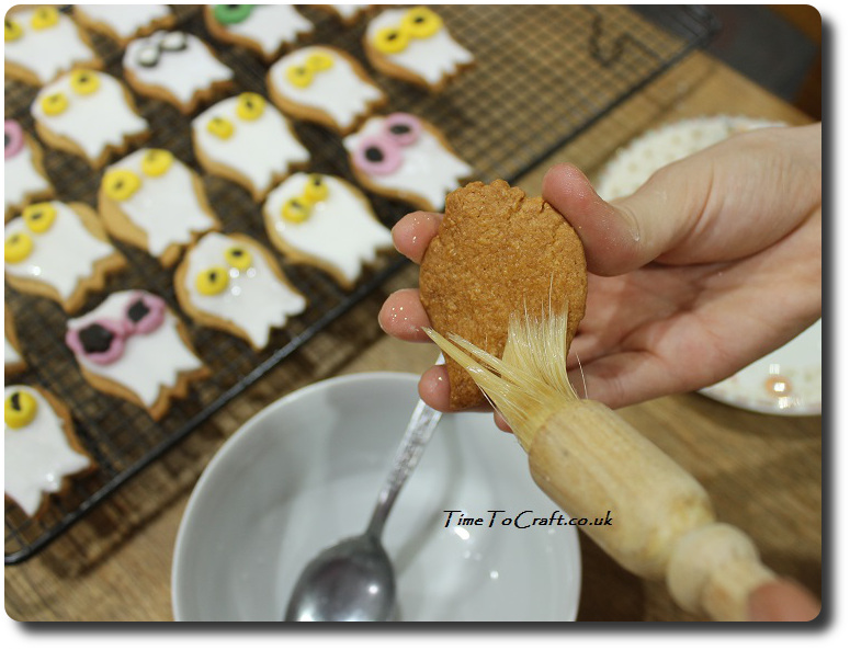 Boo! Ghost biscuits - Time To Craft